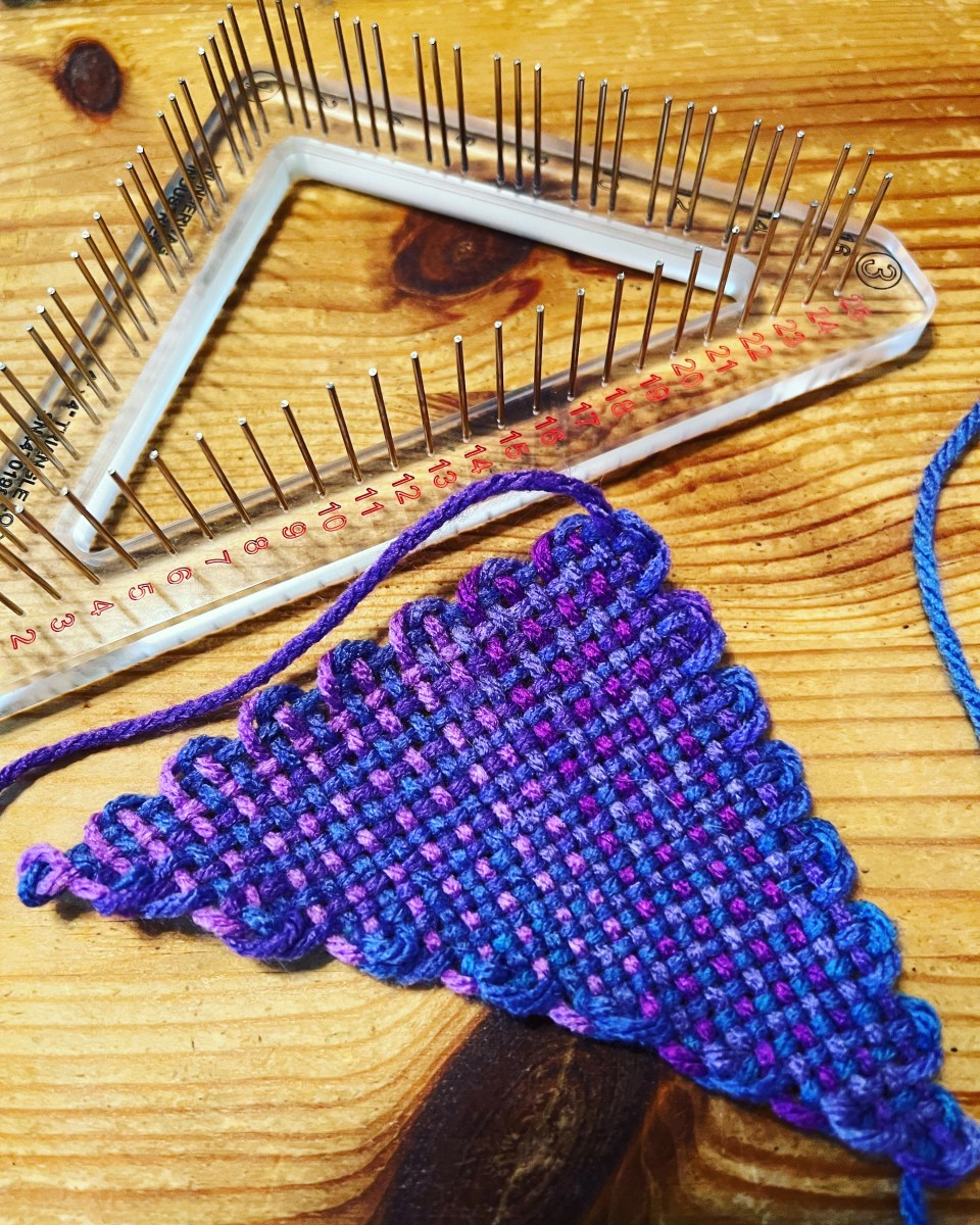 New Triangle Loom! – Rya Knot